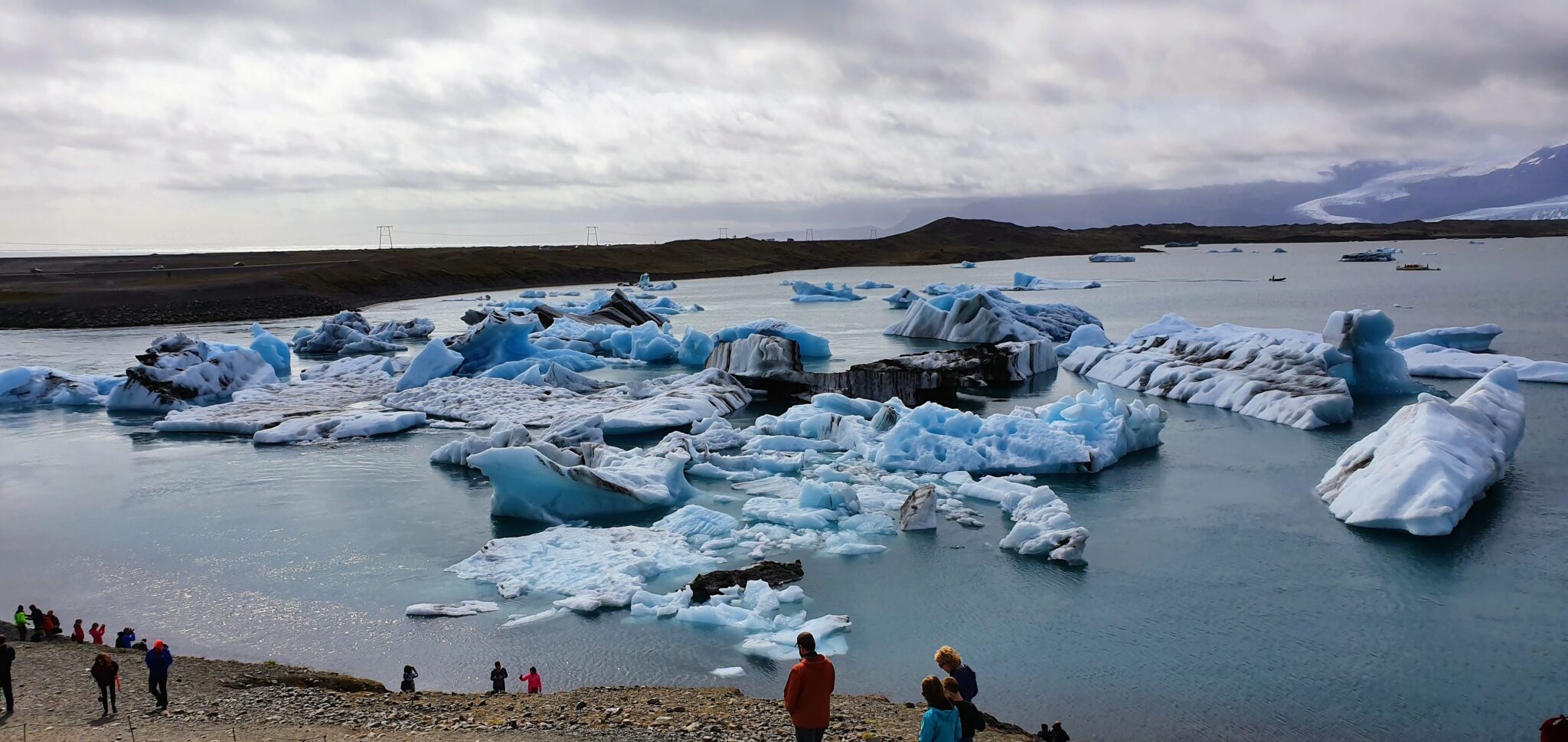 Jökulsárlón glacier lagoon and Diamond beach - Perfect Iceland